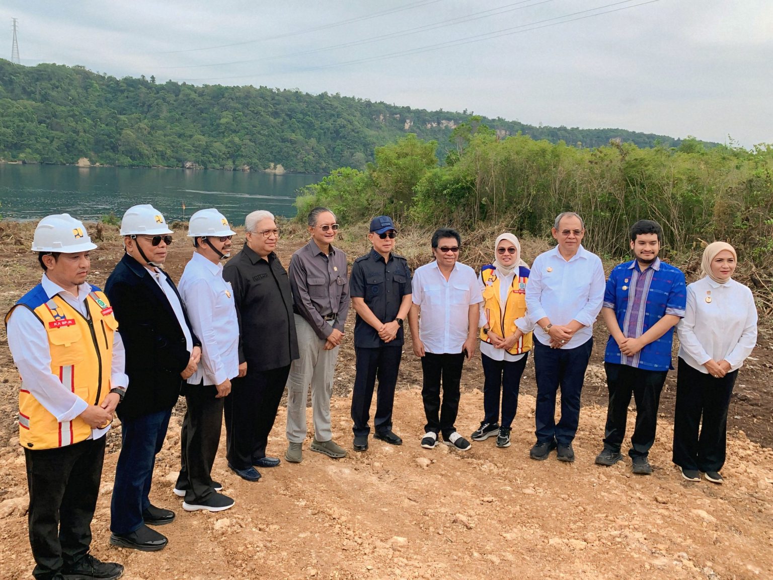 Dukungan Penuh Buton Selatan, Bupati Busel Dampingi Menteri PUPR Tinjau ...