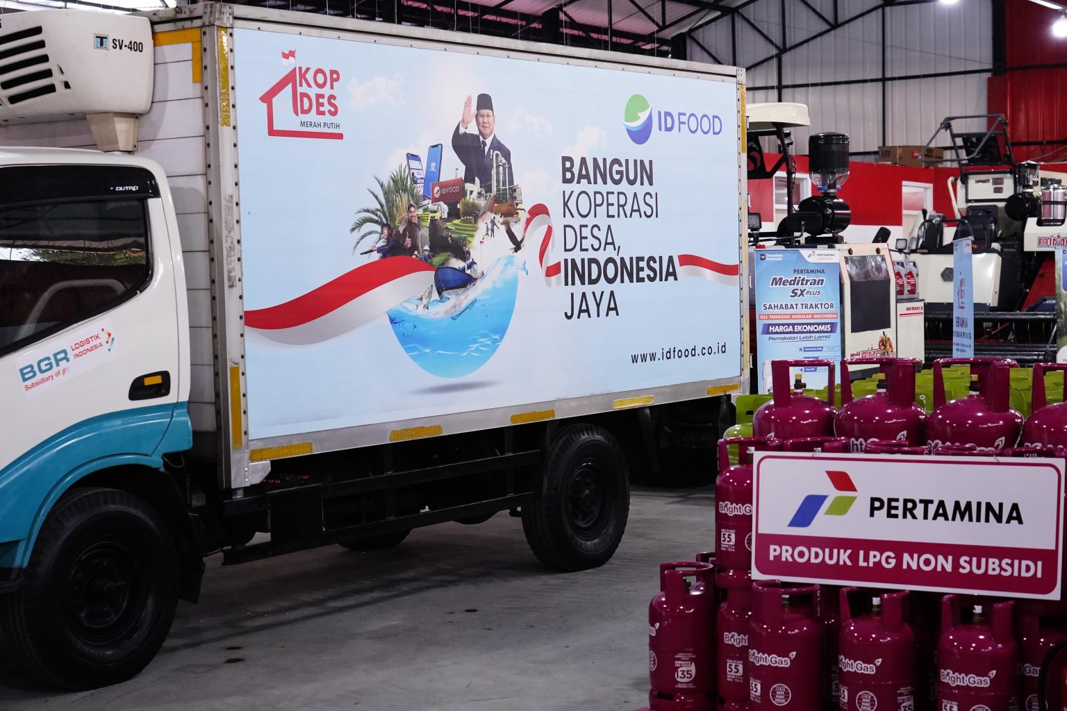 Menteri Nusron Dampingi Presiden Prabowo Resmikan 80.000 Koperasi Desa ...